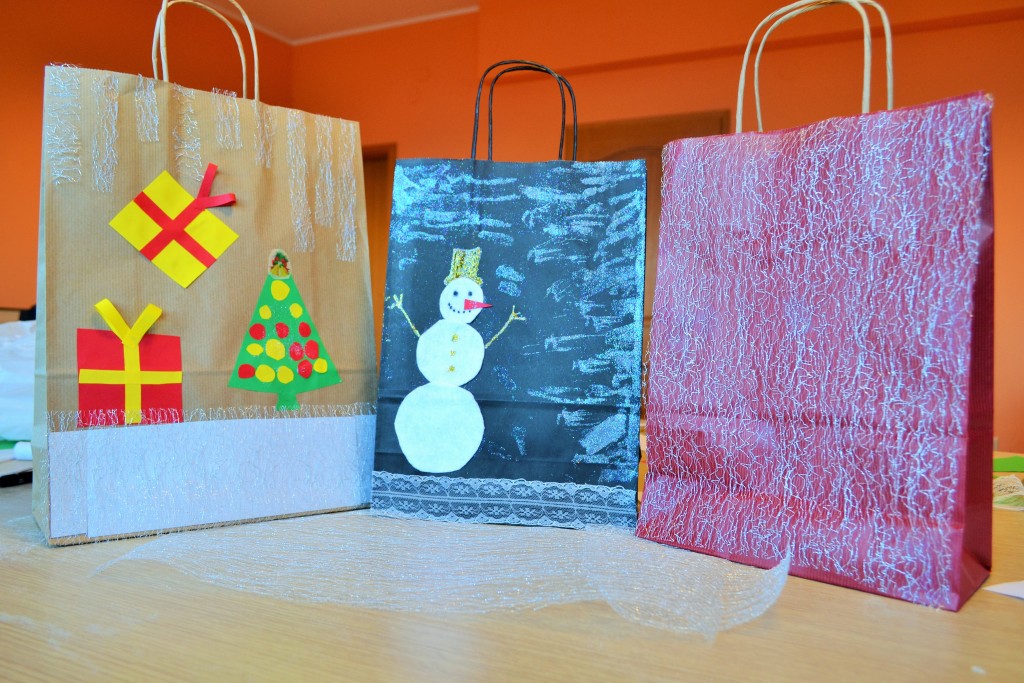 Napravite unikatne ukrasne kese s novogodišnjim motivima – Roditelji.me